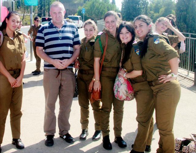 The head of the intelligence agencies (including Mossad) of the five ...