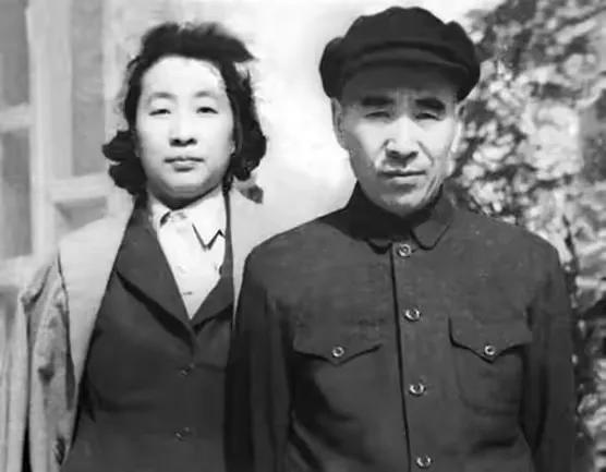 During the Yan'an Rectification Movement, Xue Ming exposed Ye Qun's ...