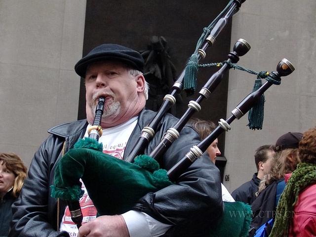 Since the birth of the Greek bagpipe, it has not changed its appearance ...