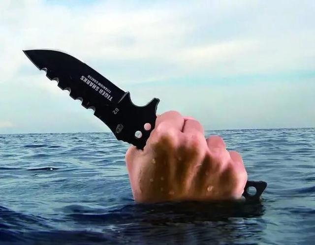 Super practical domestic diving knife comes with a multi-functional ...