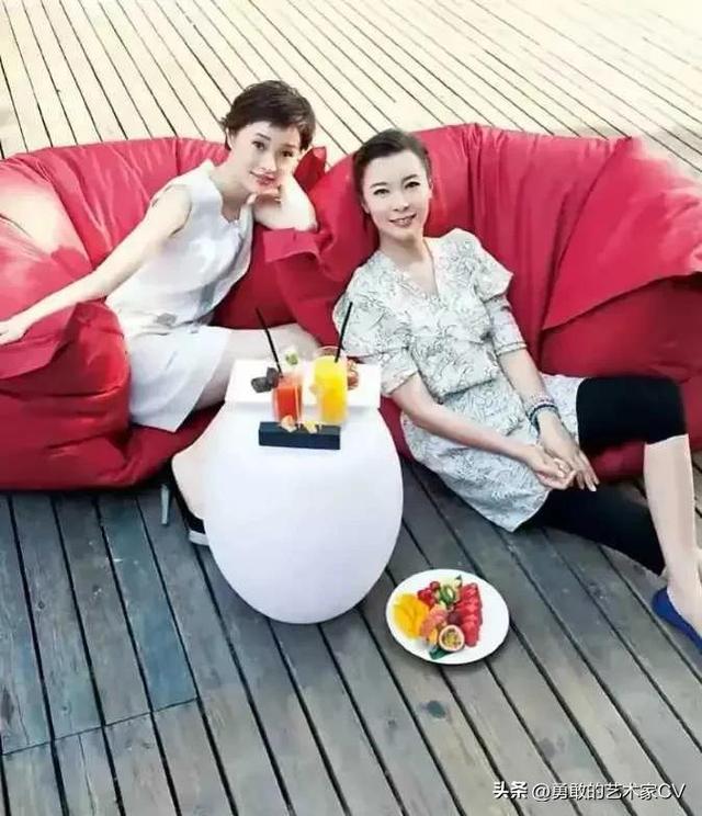 Wu Yue Ke Lan drinks afternoon tea at home! One is nearly fifty years ...