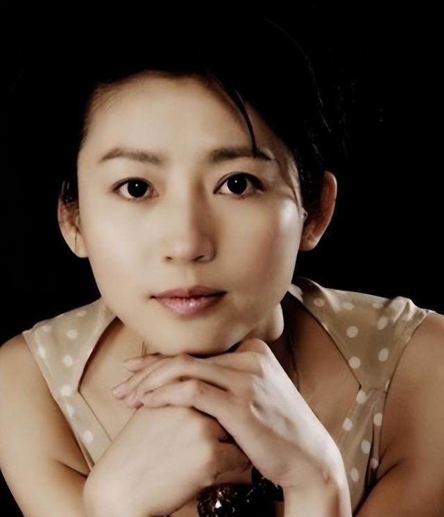 CCTV anchor Wang Xiaoya: Once married, remarried at the age of 41 is also happy, and has no ...