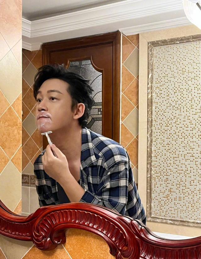 48-year-old Pan Yueming wrote late at night to tell his heartfelt heart, suspected that he loved ...