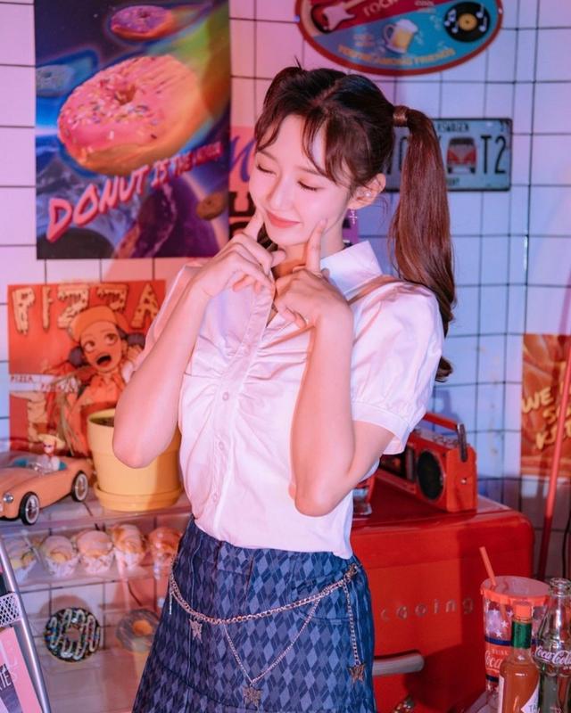 LCK hostess Yoon Soo-bin's photo: Look at sweet girl - iMedia