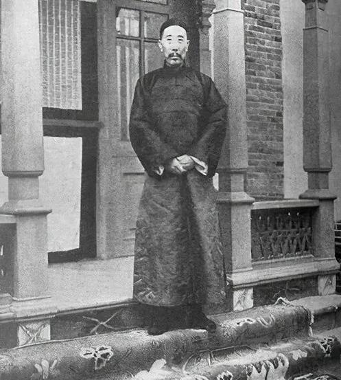 He is also the king of Xinjiang, why Yang Zengxin can live forever, but ...