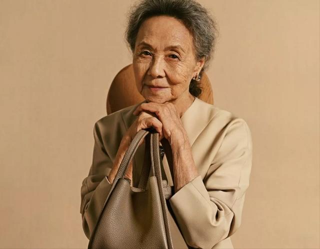 The 84-year-old grandma Wu Yanshu is elegant and stylish!I still enjoy ...