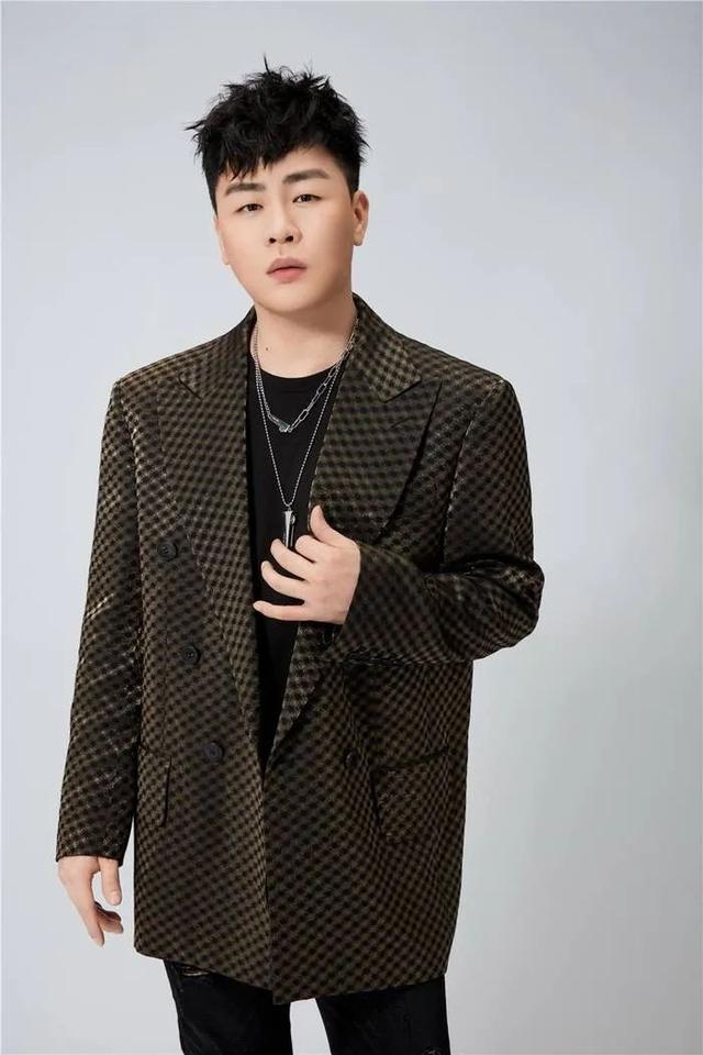 He debuted at the age of 16, became famous at the age of 17, and became ...