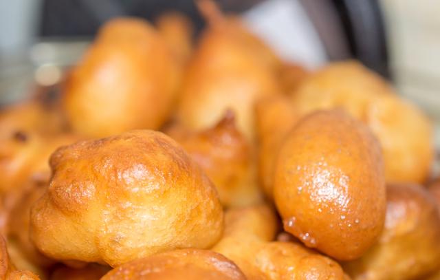 Taste the traditional Chinese delicacy - Hunan Cuisine Sugar Oil Baba ...