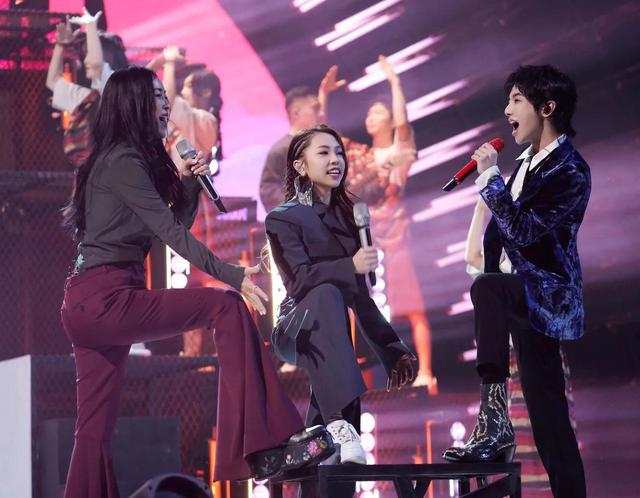 Huang Qishan, the mother of Huang, also came to participate in the ...