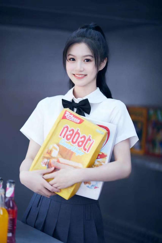 Newcomer actress Fan Jingwen's latest photo is young and lovely in ...