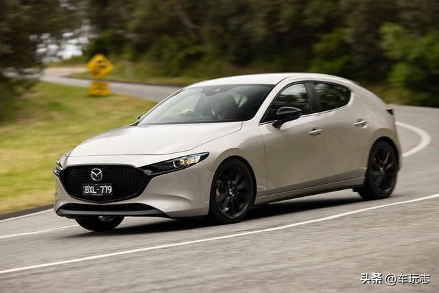 The new Mazda 3 G25: two boxes of hot hatches - iMedia