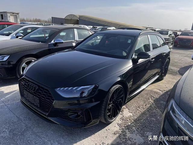 The 900,000-class Audi high-performance station wagon RS4, 2.9TV6 twin ...