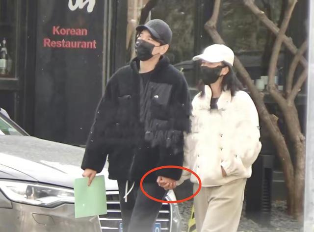 Gao Yuanyuan's rare high-profile show of affection! He clasped fingers ...