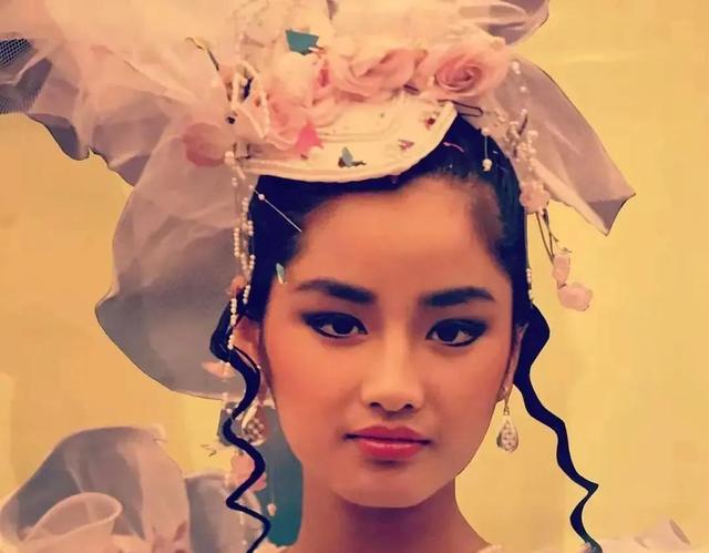 Once the number one supermodel in China, as famous as Zhou Xun, Hu Bing ...