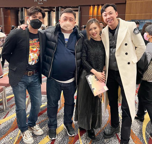 Wang Jinghan attended the event with his wife and daughter. His wife ...