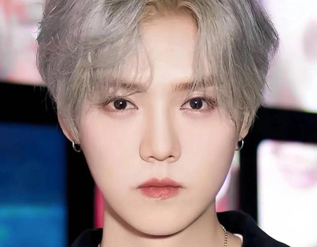 Lu Han lying on the gun, the studio said: Go to bed early, watch the ...