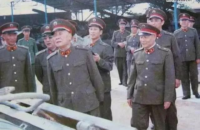 The cook stopped Qin Jiwei to ask for a cigarette, but his subordinates ...