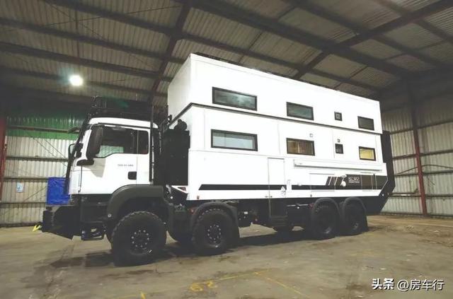 Mobile double-storey mansion, is this Commander 8×8 RV your favorite ...