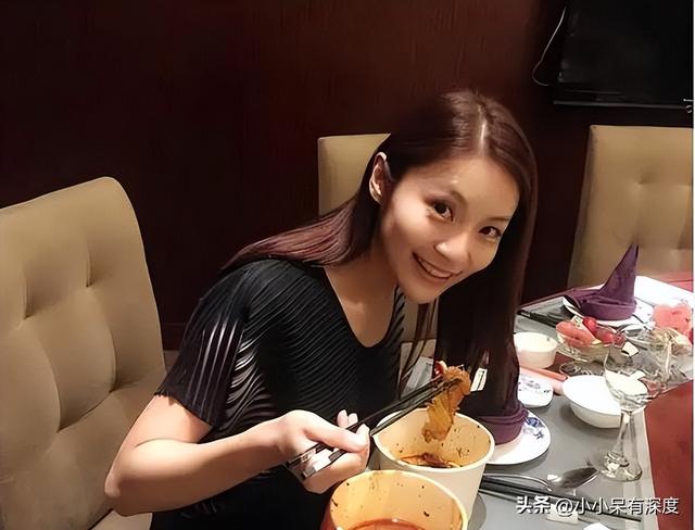 CCTV beauty Meng Shengnan, she is tall and has delicate facial features ...