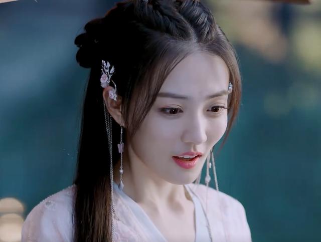 [Moon Song Xing]: With a string of bracelets, Lu Li put on willow ...