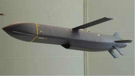 The "Storm Shadow" missile is 20 times more powerful than the Seahorse ...