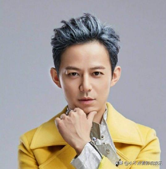 Losing his parents in a year, He Jiong held back tears to host the ...