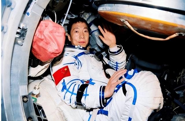 Yang Liwei heard a "knock on the door" in space, and the mystery was ...