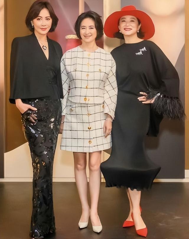 Hong Kong's top ladies took a group photo, Carina Lau, Lin Qingxia and ...
