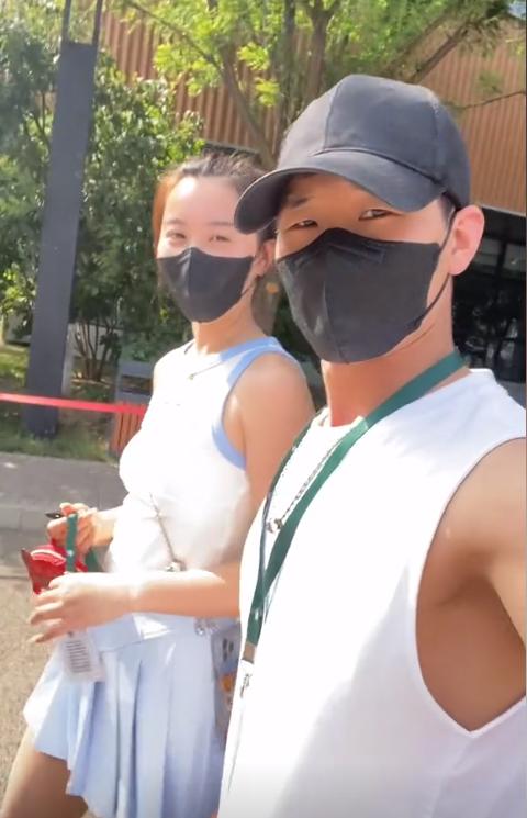 Xie Mengwei: The child was promoted to junior high school, so he put ...