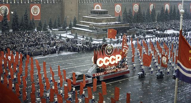 Why did the Soviet Union, the big brother of communism, disintegrate ...