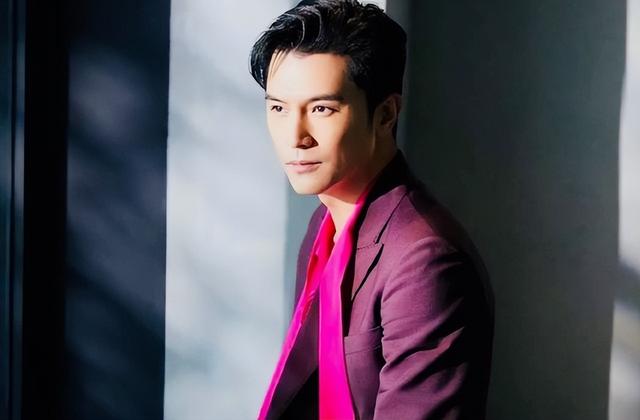 40-year-old Qiu Ze made his first appearance after marriage. He was in ...