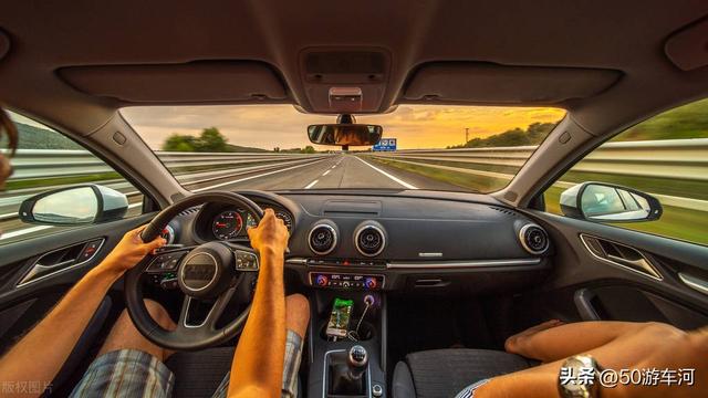 Why are the drivers who drive good cars very polite and qualified? - iMedia