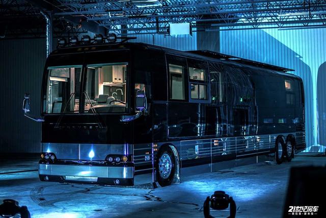 Cyberpunk bus RV, can sleep 8 people, luxurious and comfortable and off ...