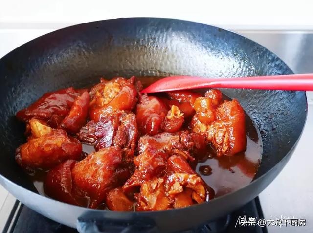 It melts in your mouth!Uncle teaches you caramelized braised pork ...