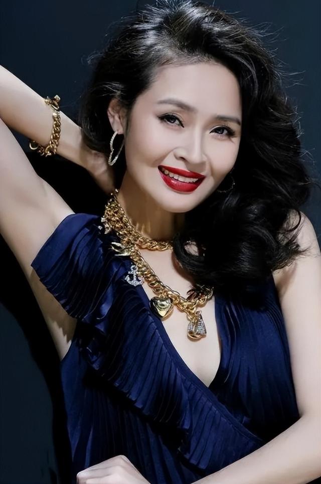 Yu Mingjia: Married on a blind date to a husband outside the circle, married for 13 years and ...