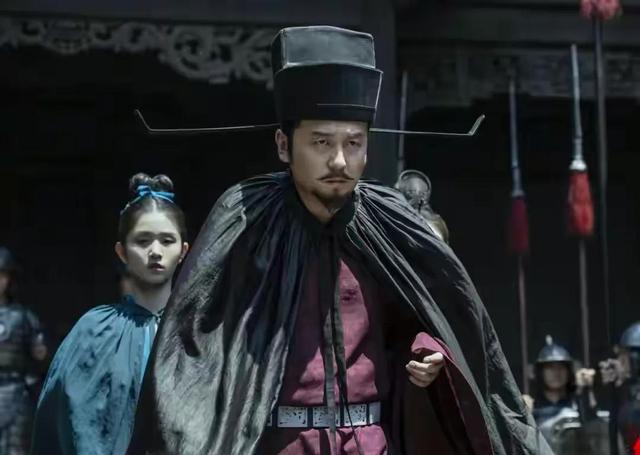 During the Spring Festival, Lei Jiayin was a bit busy. After playing Qin Hui, she became Sha Yi ...