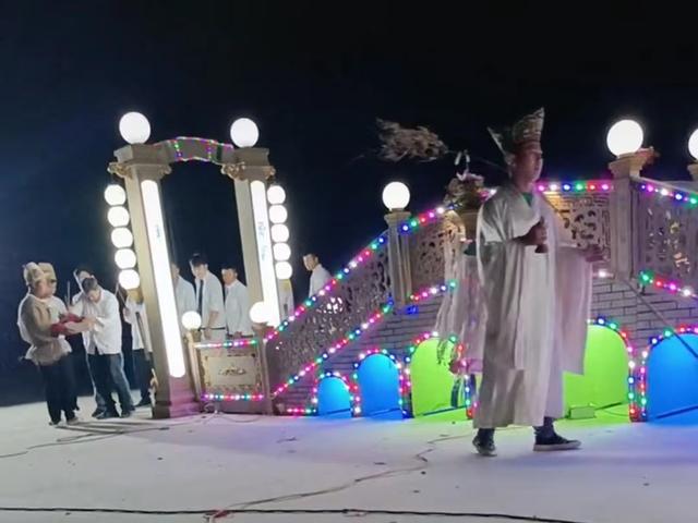 The seventh pass after the death of the folk culture "14" people, cross ...