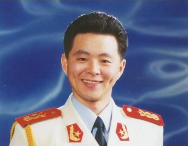 Wang Hongwei: Marrying a sweet wife 13 years younger, liking to be a father at 44, and ...