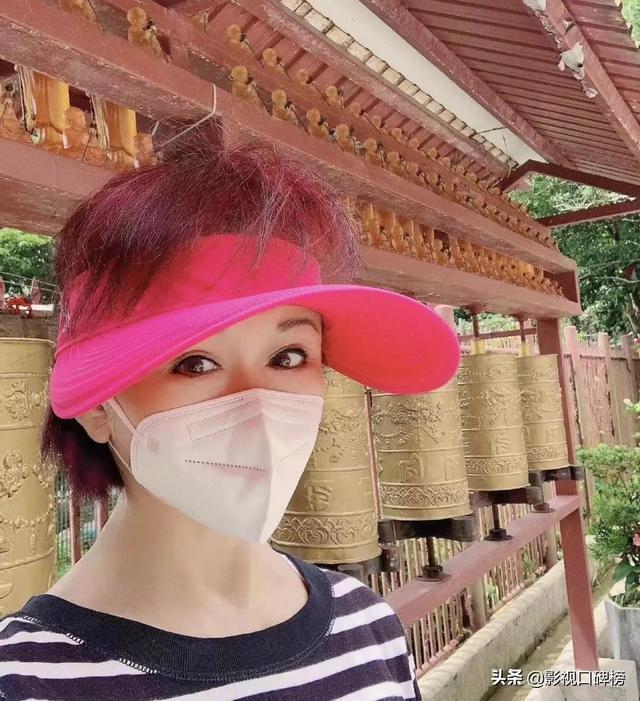 At the age of 50, she can still act as a girl, and at the age of 73 ...