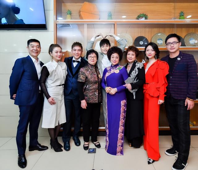 [Foreign Wife Local Lang]: Ah Guang is old, A Zong is gone, A Yao and A ...