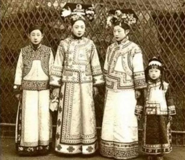 After the fall of the Qing Dynasty, who did the Grids marry?These big ...