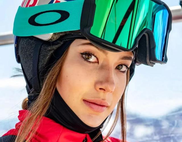 Gu Ailing was photographed approaching the third prince of LV!180 ...