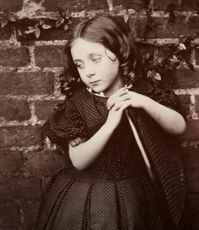Following compositional principles and fashion, Lewis Carroll loves to ...