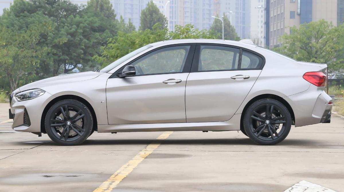 Experience the top configuration of the BMW 1 series, the 2.0T engine ...