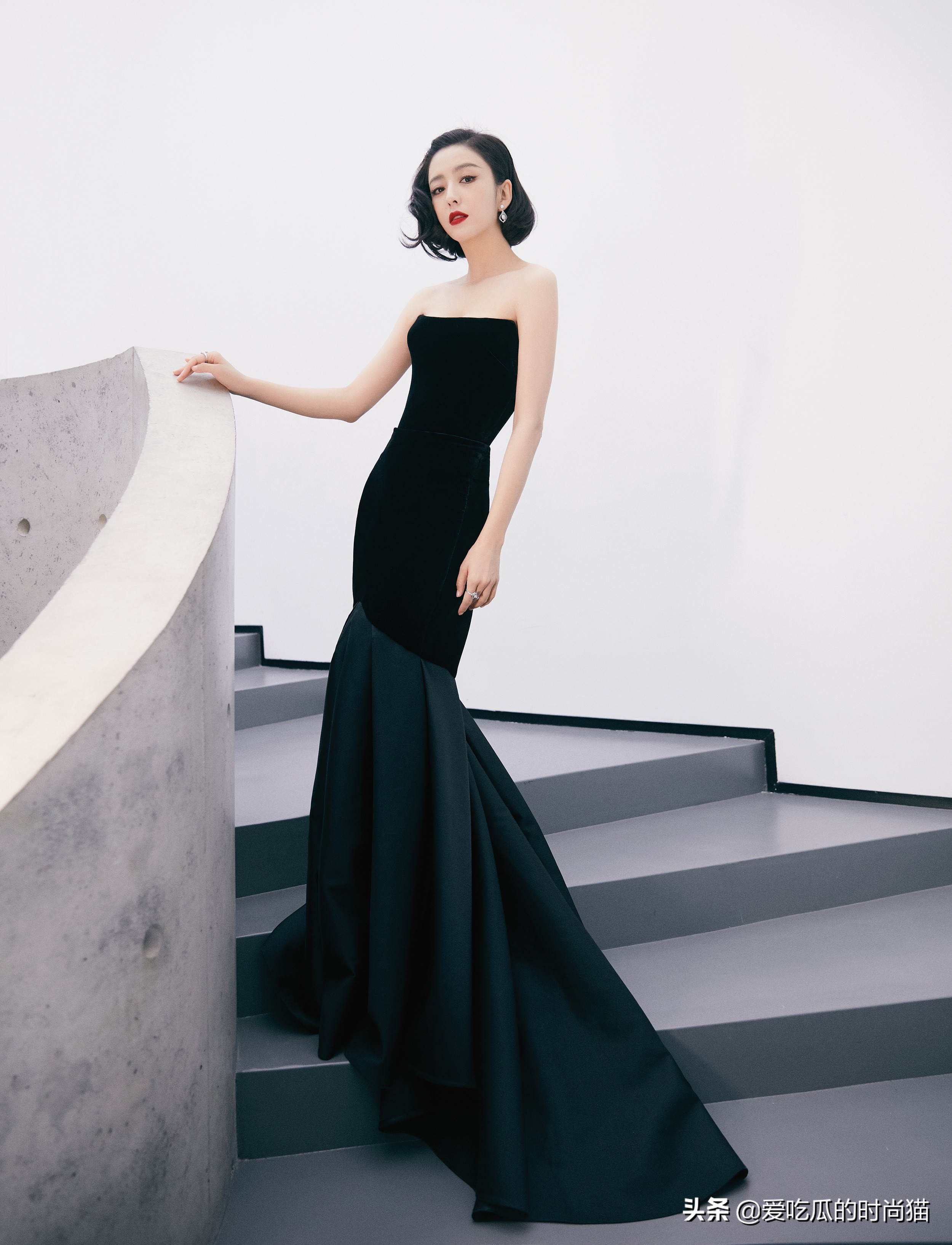 佟麗婭“復古抹胸束腰長裙”側顏回眸皆是明媚與溫柔 : fghfffのblog