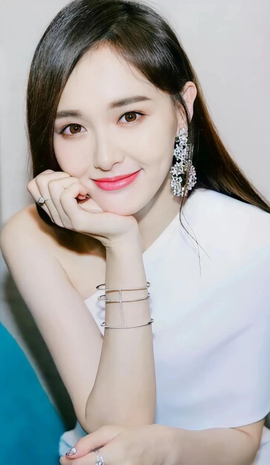 Beautiful pictures of Tang Yan - iNEWS