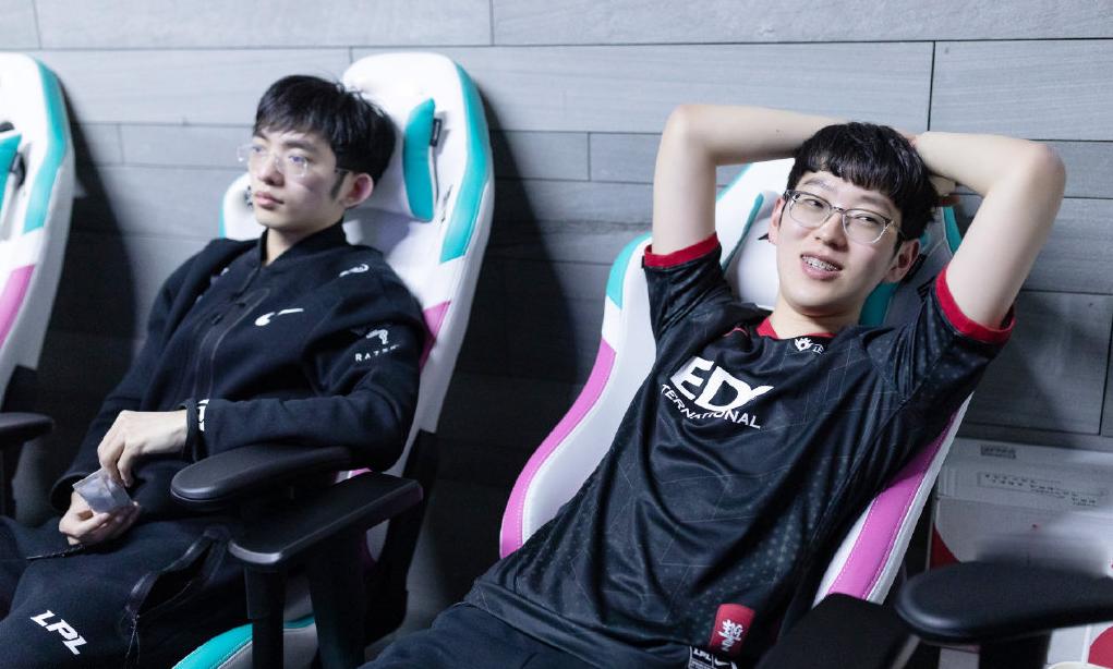 職業選手談戀愛破功？Rookie選亞索擺爛，管大校：JKL把隊友坑了 - 頭條匯