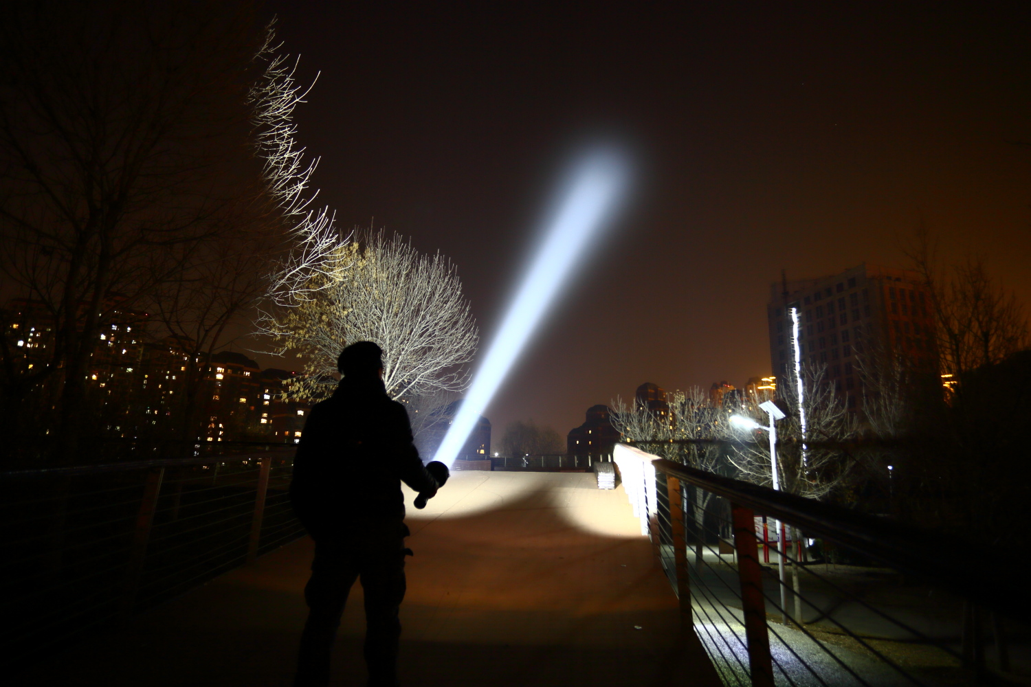 2萬流明終極遠射大殺器BLF雷鳴兔GT94橫向評測含拆解 - 頭條匯