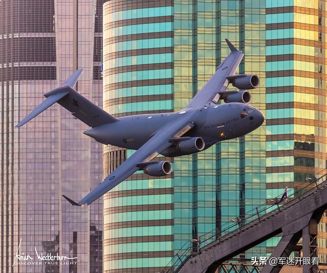 澳大利亚昆士兰riverfire 2019节日C17运输机F18战斗机地空穿越-今日头条