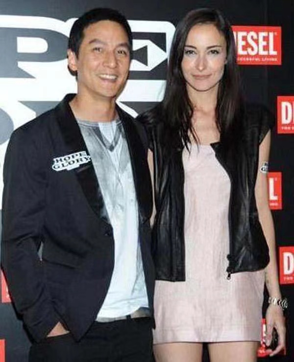 吳彥祖和美國名模老婆Lisa Selesner的穿搭 - 頭條匯